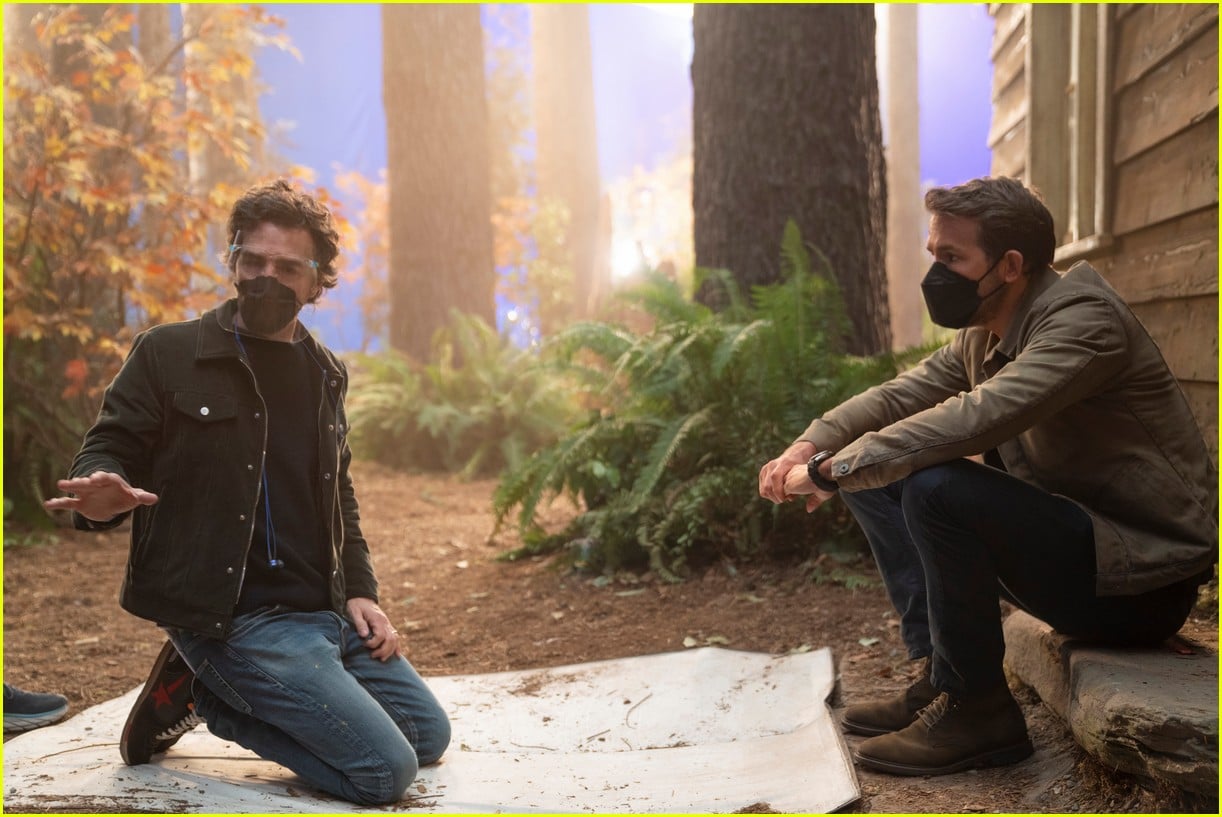 Walker Scobell & Ryan Reynolds Star In 'The Adam Project' First Look ...
