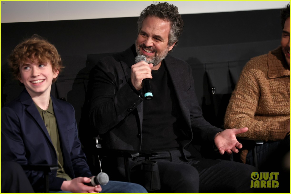 Walker Scobell & Ryan Reynolds Time Travel In 'The Adam Project' Teaser ...