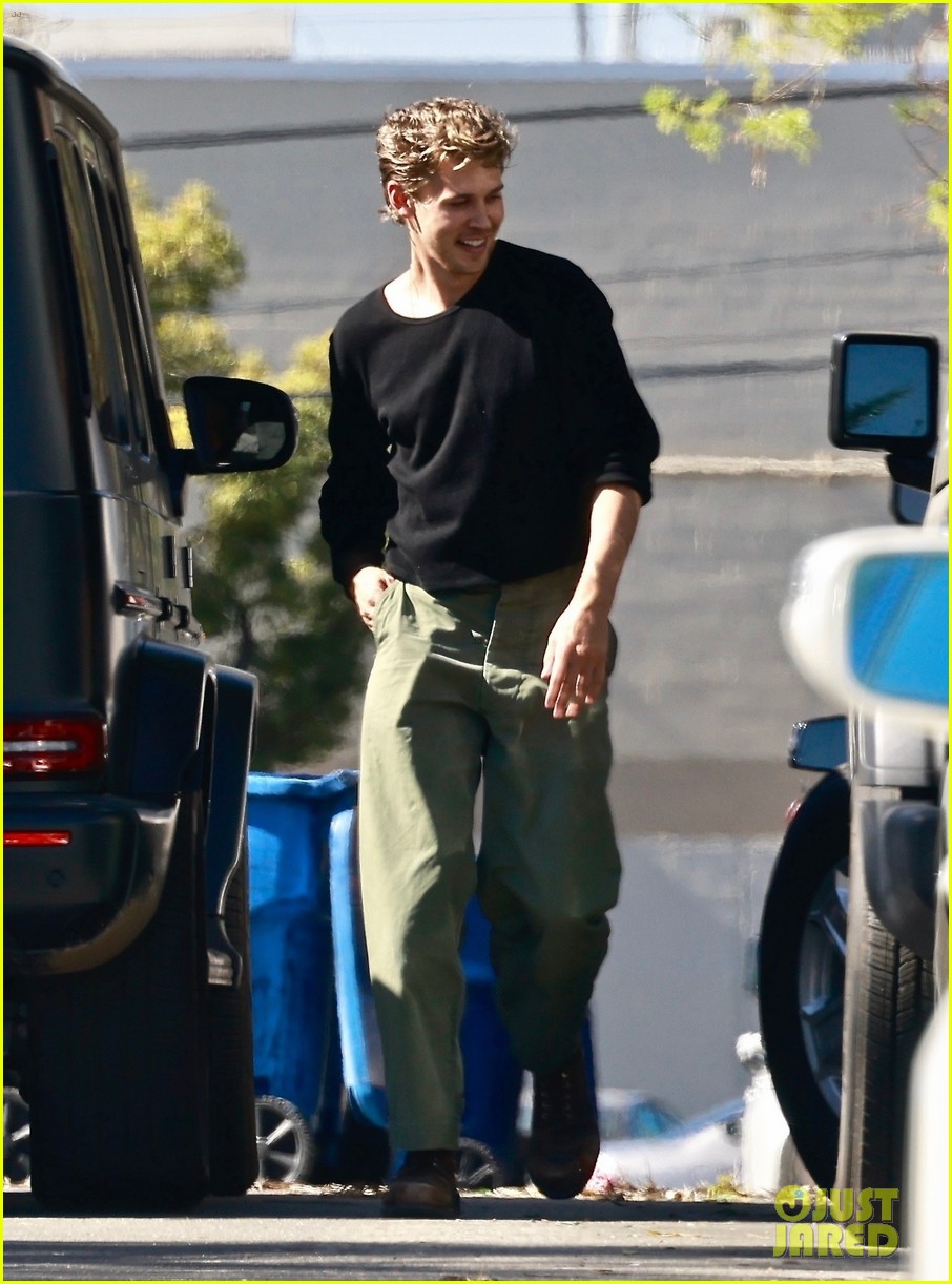 Full Sized Photo of austin butler ashley tisdale meet for lunch la 16 ...