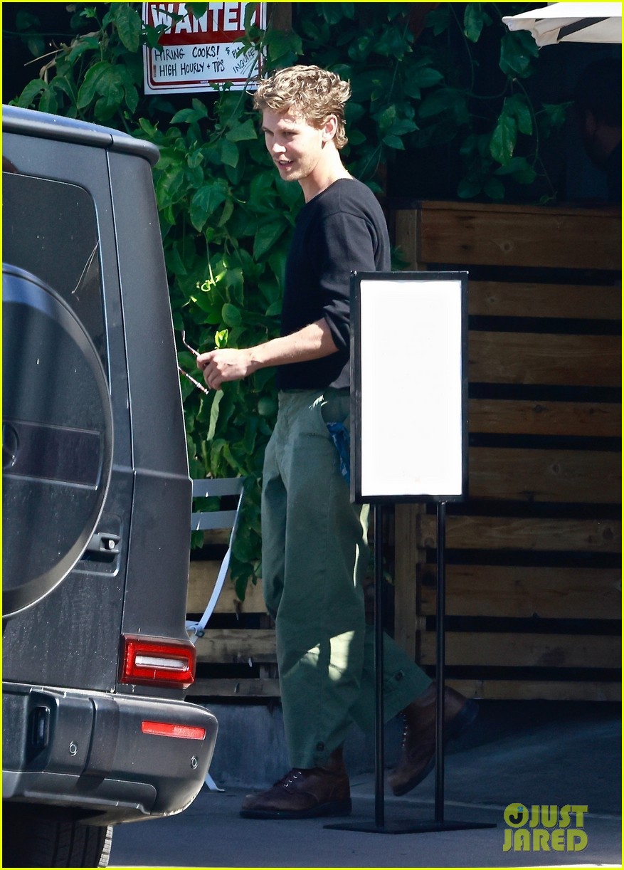 Ashley Tisdale Brings Austin Butler Some Presents During a Day Out in ...