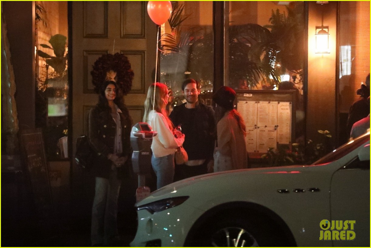 Full Sized Photo of leonardo dicaprio tobey maguire dinner with austin ...