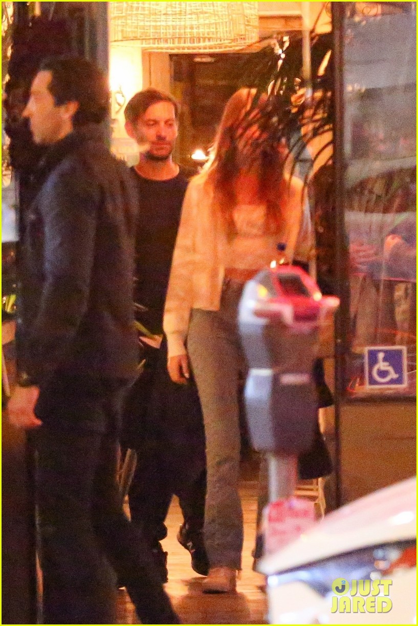 Full Sized Photo of leonardo dicaprio tobey maguire dinner with austin ...