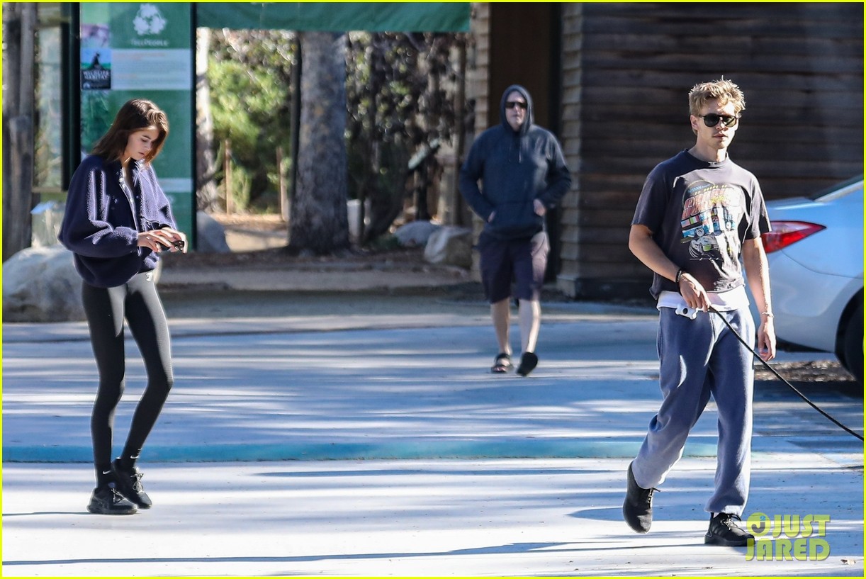Kaia Gerber Enjoys A Day Out with Austin Butler | Photo 1337220 - Photo ...