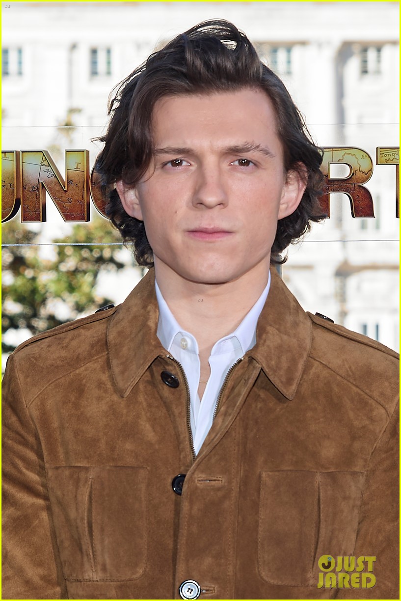 Full Sized Photo of tom holland uncharted madrid photo call 31 | Tom ...