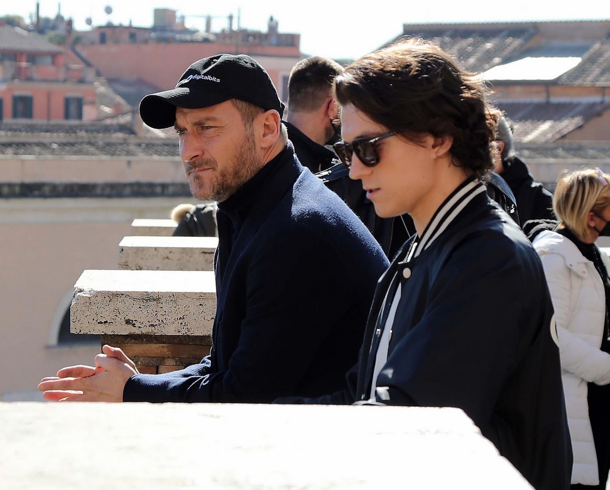 Tom Holland Gets A Private Tour of Rome During 'Uncharted' Promo Tour ...