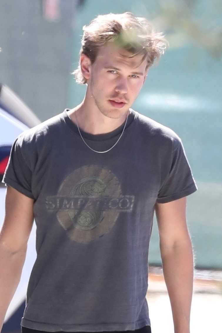 Kaia Gerber & Boyfriend Austin Butler Head Out for a Trip Together ...