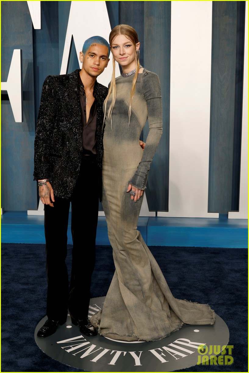 Hunter Schafer & Dominic Fike Couple Up at Vanity Fair's Oscars Party ...