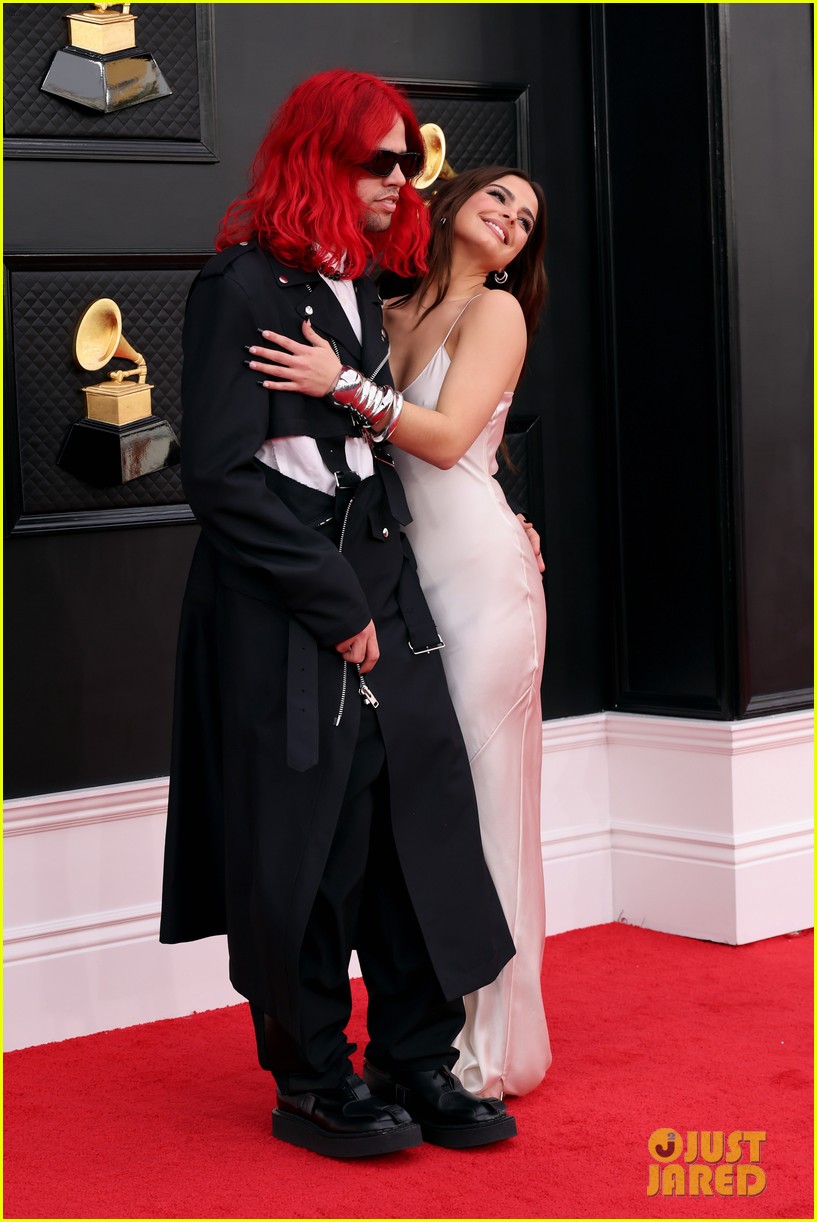 Addison Rae & BF Omer Fedi Show A Lot of PDA at the Grammys 2022 ...