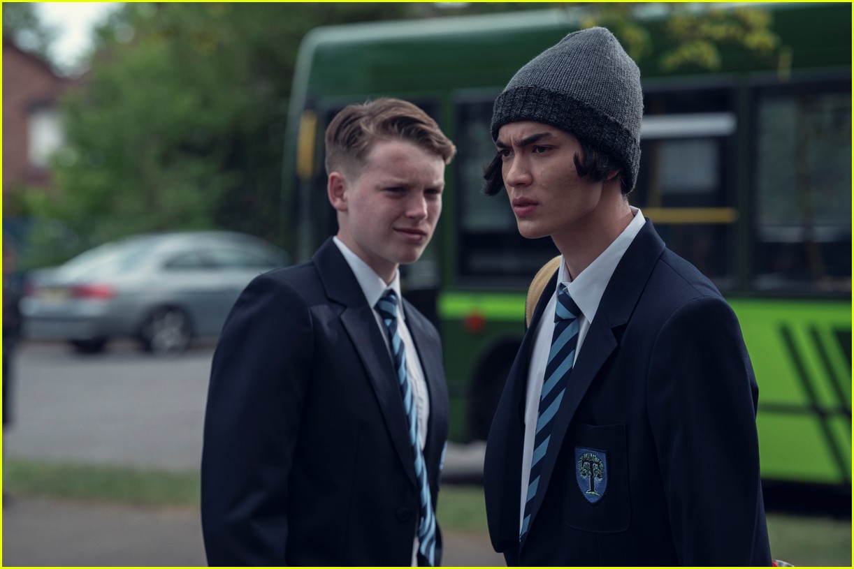 Kit Connor & Joe Locke Star In New 'Heartstopper' Trailer - Watch Now ...