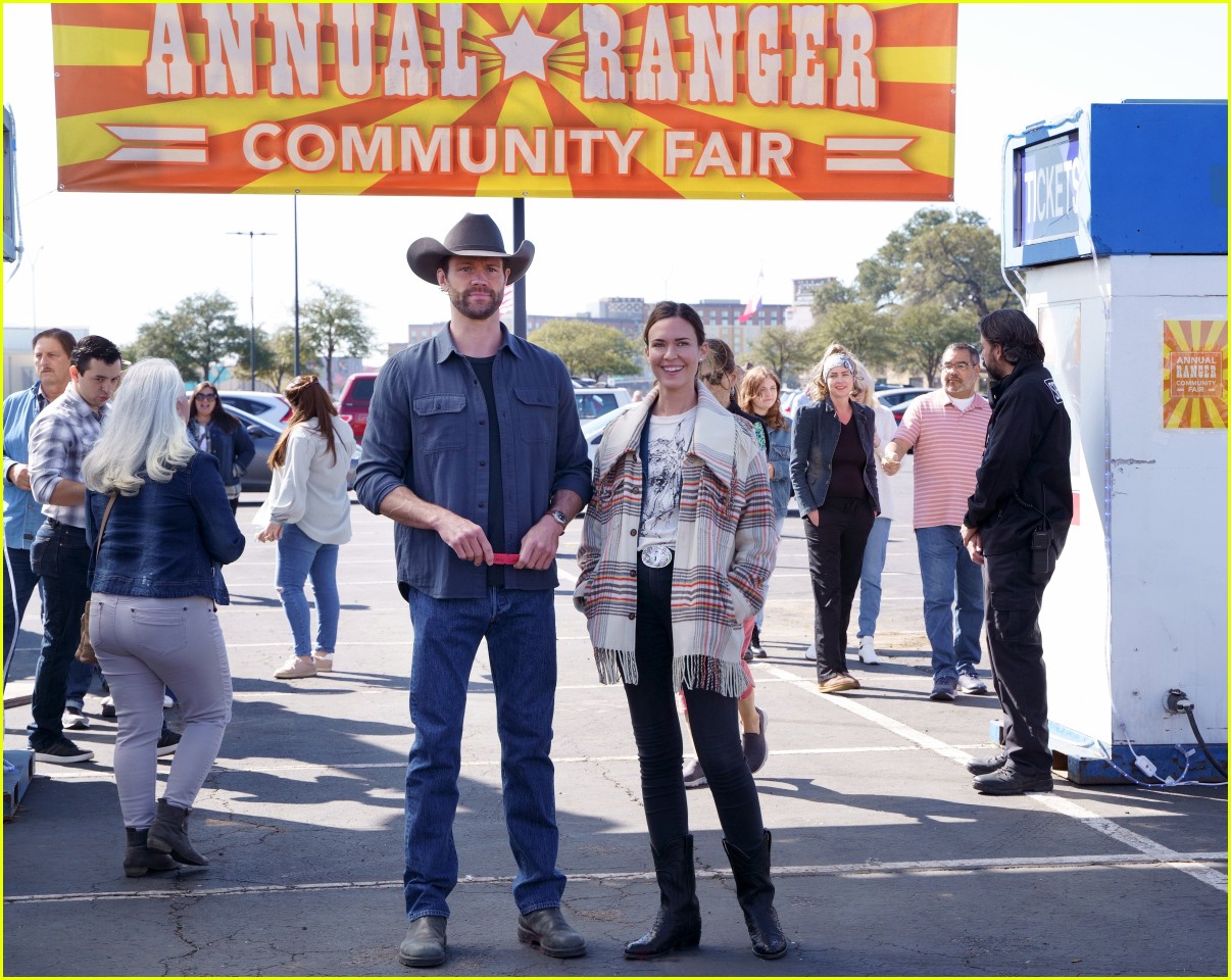 Jensen Ackles Returns To Directing For New Episode of 'Walker' Tonight ...