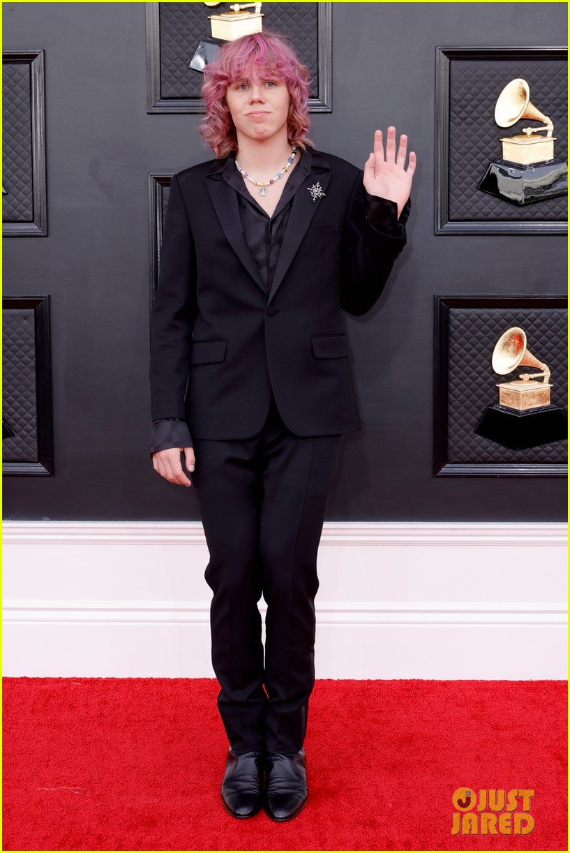 The Kid LAROI Shows Off New Pink Hair at Grammys with Katarina Deme ...
