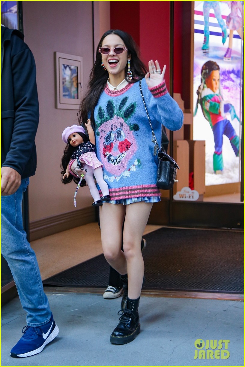 Olivia Rodrigo Buys a New Doll During a Trip to the American Girl Doll ...
