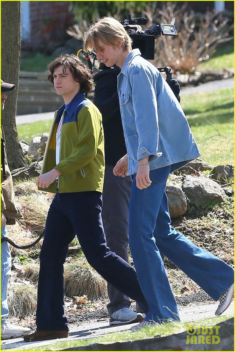 Full Sized Photo of tom holland pink floyd tee day scenes crowded room ...