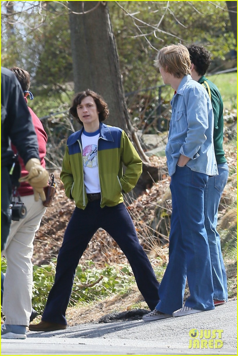 Full Sized Photo of tom holland pink floyd tee day scenes crowded room ...