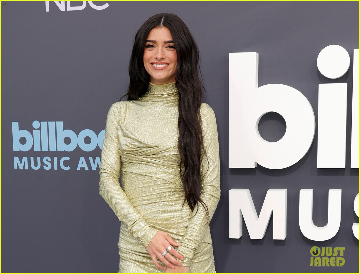 Full Sized Photo of dove cameron chloe bailey billboard music awards 20 ...