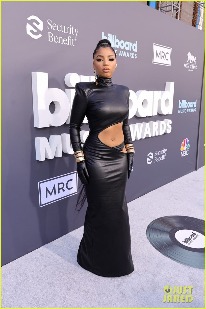 Full Sized Photo of dove cameron chloe bailey billboard music awards 26 ...