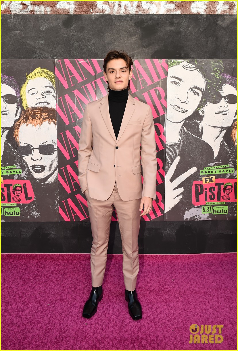 Louis Partridge, Sydney Chandler & Maisie Williams Premiere New Series ...