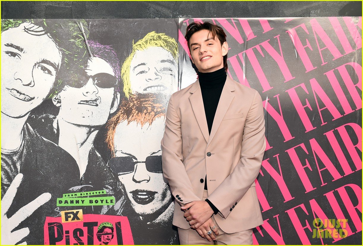 Louis Partridge, Sydney Chandler & Maisie Williams Premiere New Series ...