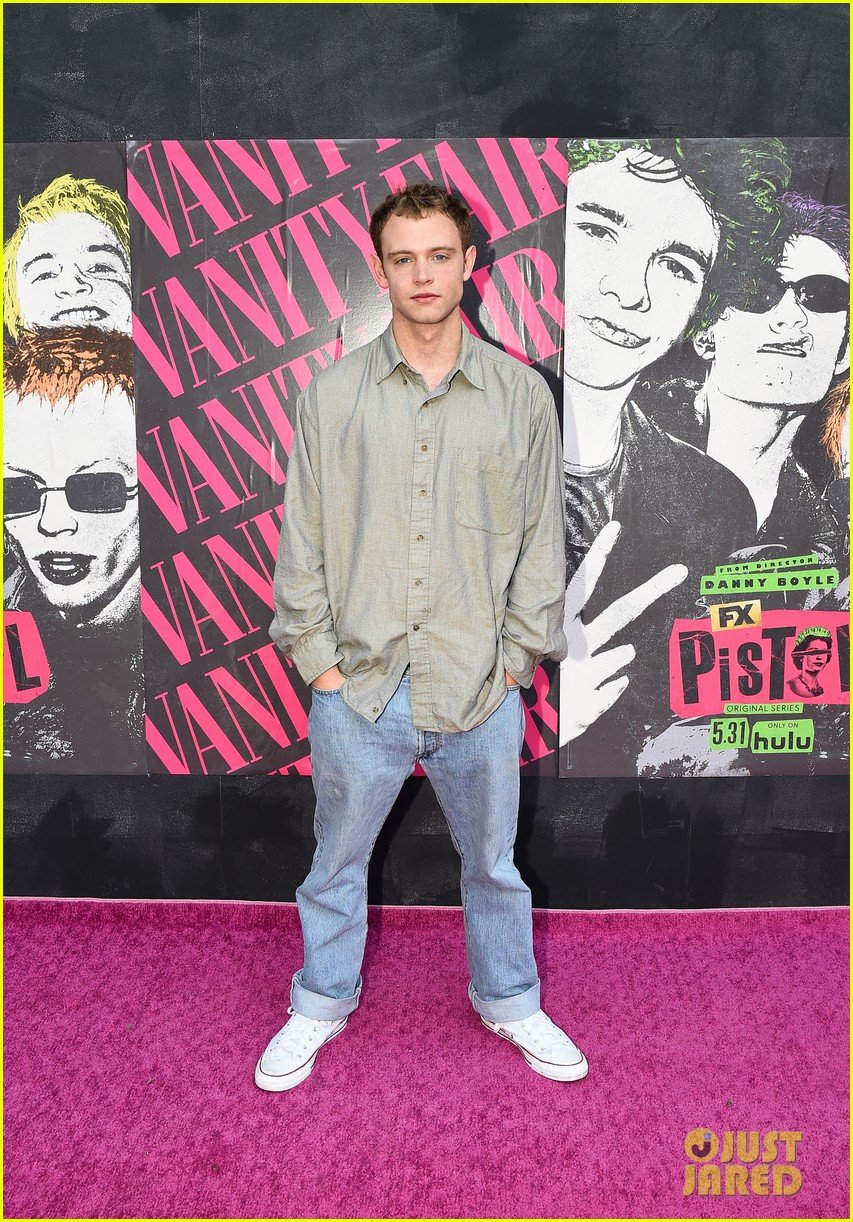 Louis Partridge, Sydney Chandler & Maisie Williams Premiere New Series ...