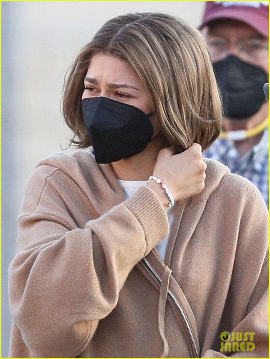 Zendaya Stays Safe in Face Mask on 'Challengers' Set | Photo 1348057 ...