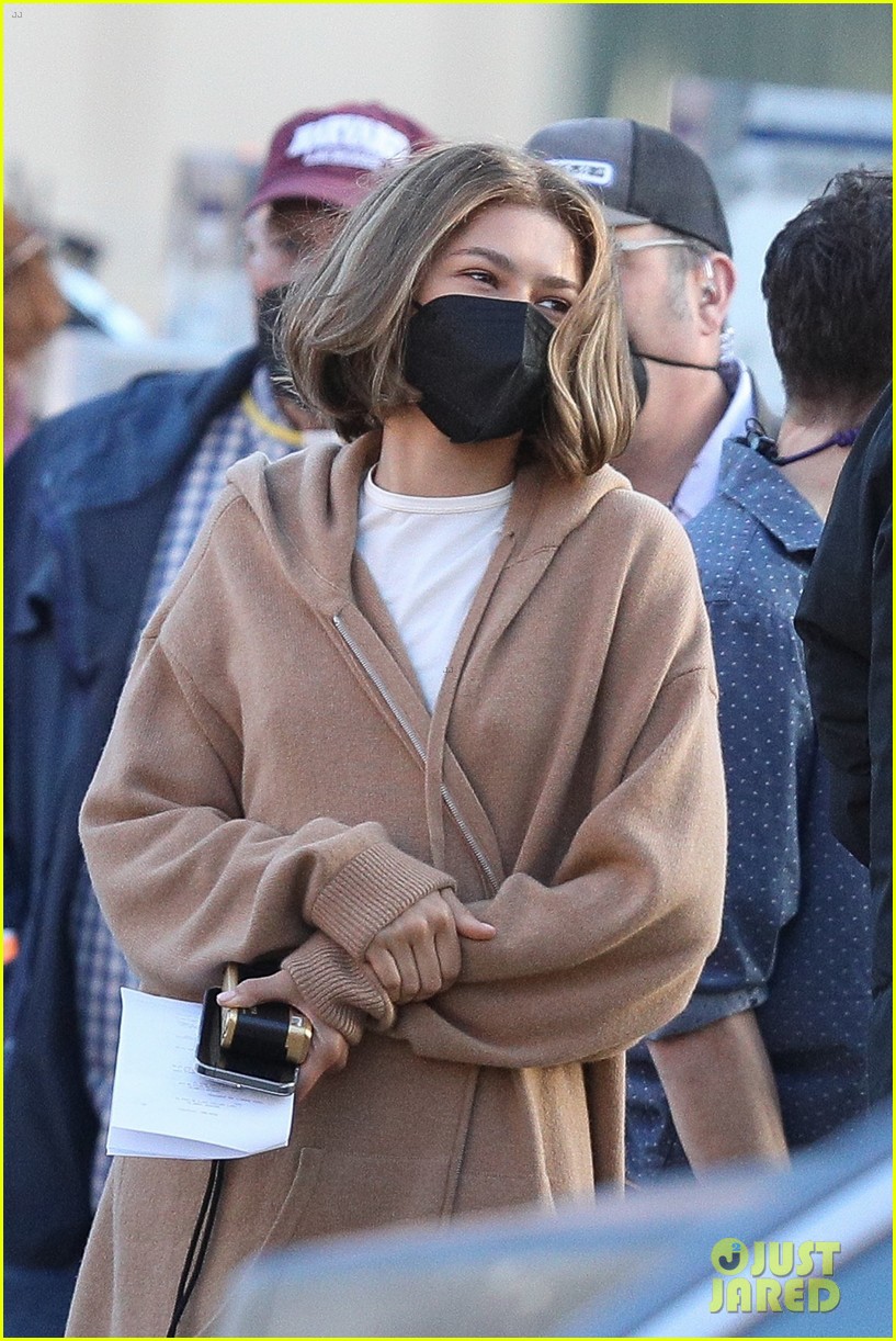 Zendaya Stays Safe in Face Mask on 'Challengers' Set | Photo 1348058 ...