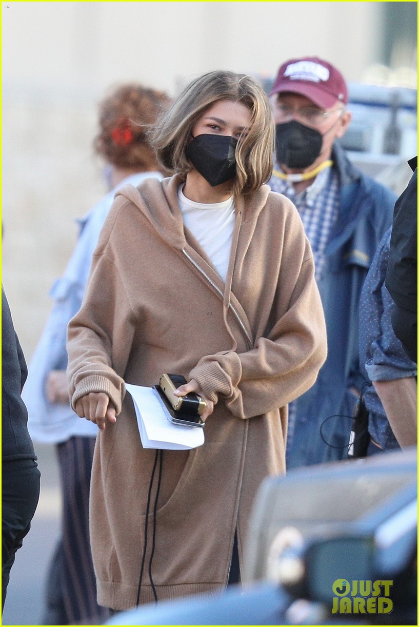 Zendaya Stays Safe in Face Mask on 'Challengers' Set | Photo 1348059 ...