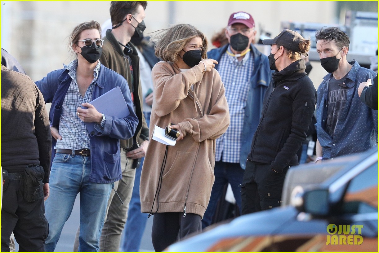Zendaya Stays Safe in Face Mask on 'Challengers' Set | Photo 1348060 ...
