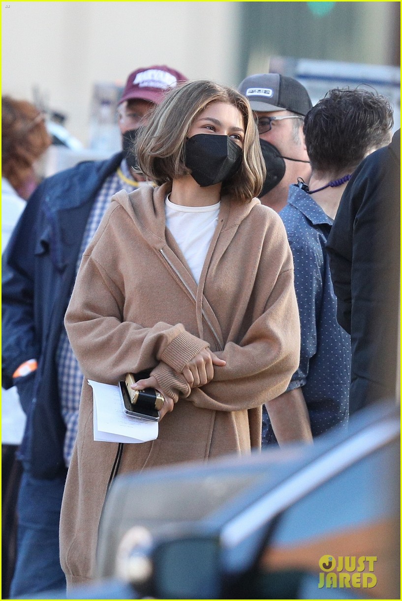 Zendaya Stays Safe in Face Mask on 'Challengers' Set | Photo 1348061 ...