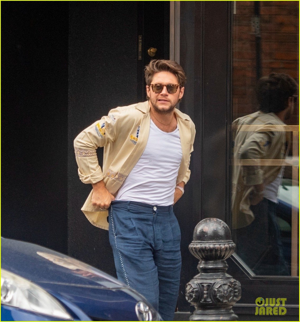 Niall Horan Keeps Close with Girlfriend Amelia Woolley During a Day Out ...