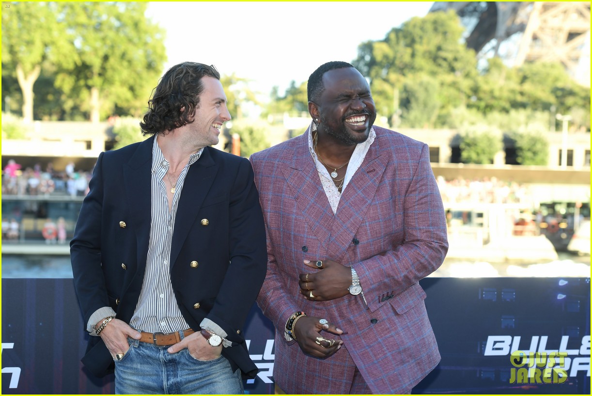 Full Sized Photo of brad pitt joey king bullet train paris photo call ...