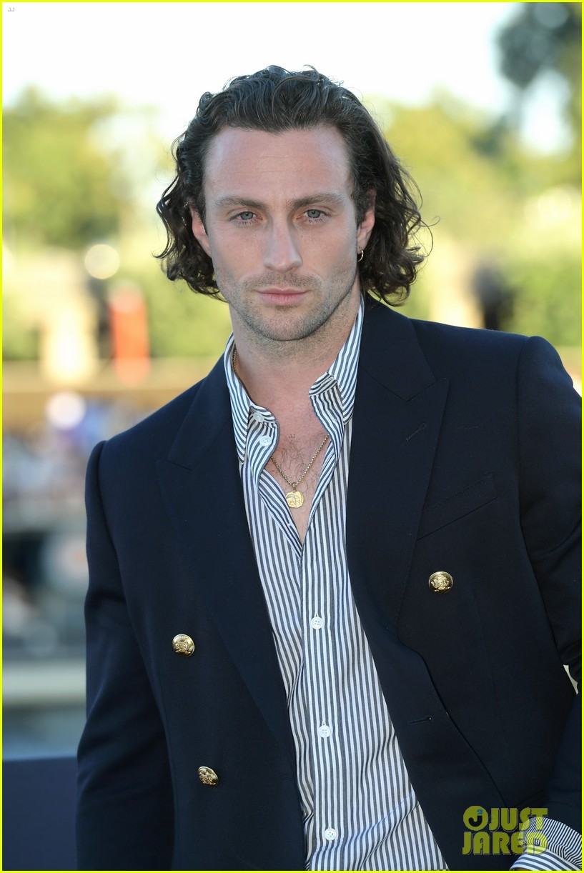 Joey King Serves Up a Daring Look at 'Bullet Train' Paris Photo Call ...