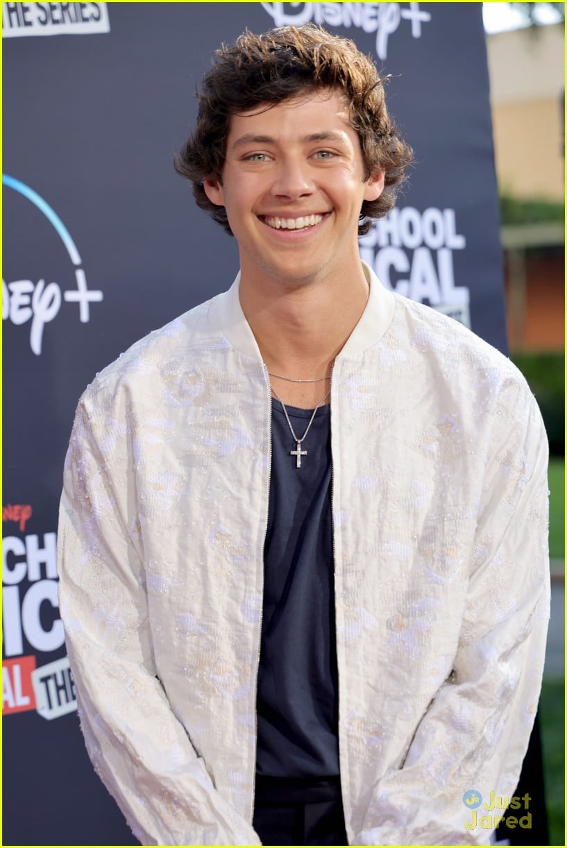 Full Sized Photo of hsmtmts cast at season three premiere 16 | The ...