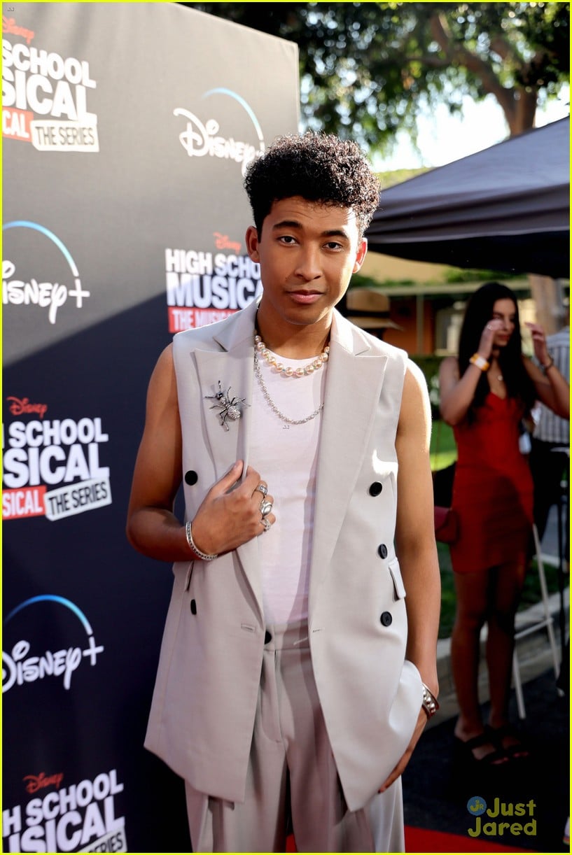 Full Sized Photo of hsmtmts cast at season three premiere 17 | The ...