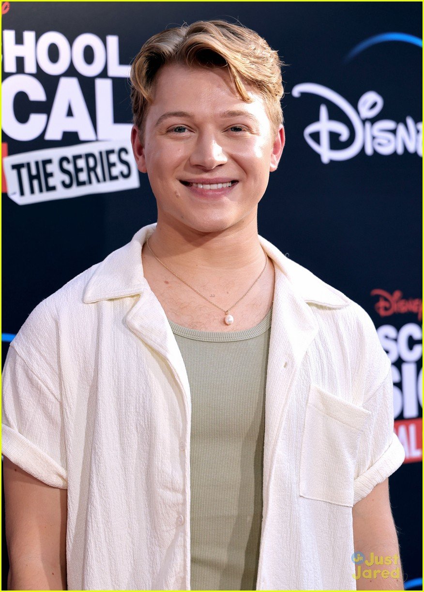 Full Sized Photo of hsmtmts cast at season three premiere 26 | The ...