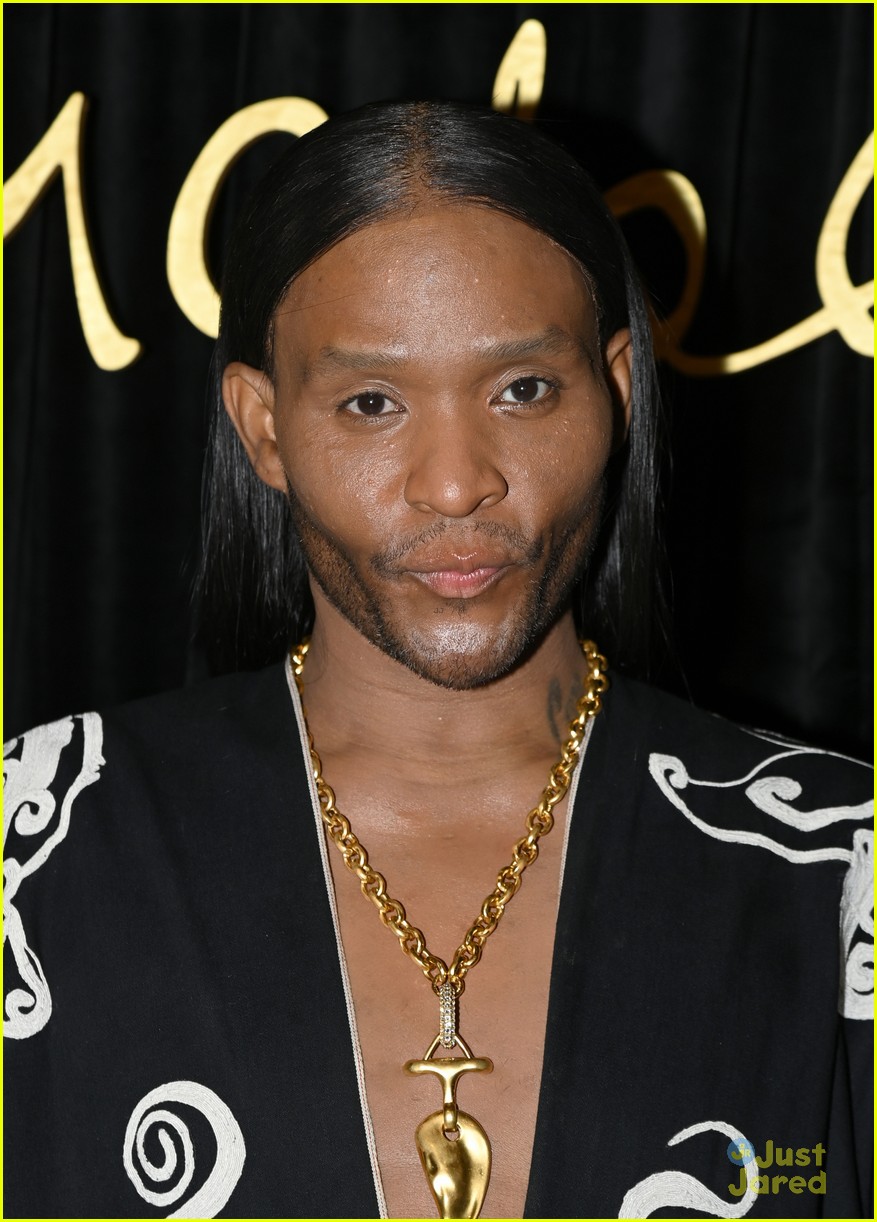 Hunter Schafer Sits Front Row at Schiaparelli Fashion Show with Emma ...