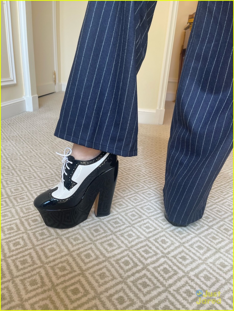 Joey King Suits Up for 'Bullet Train' Press In France | Photo 1352197 ...