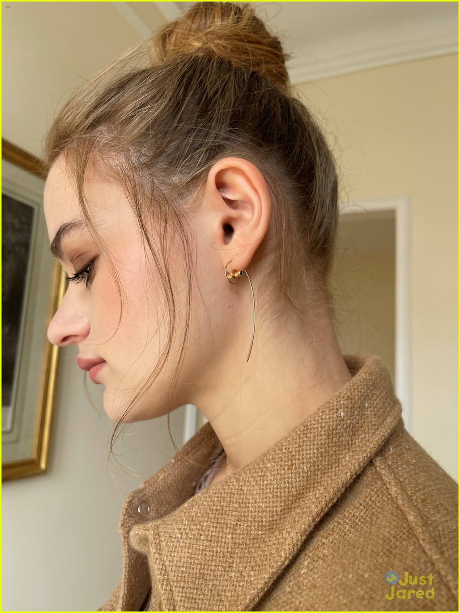 Joey King Suits Up for 'Bullet Train' Press In France | Photo 1352201 ...