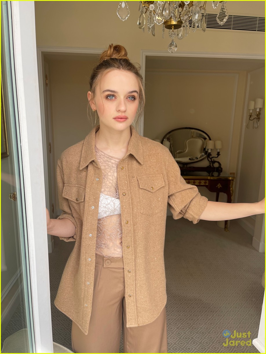 Joey King Suits Up for 'Bullet Train' Press In France | Photo 1352203 ...