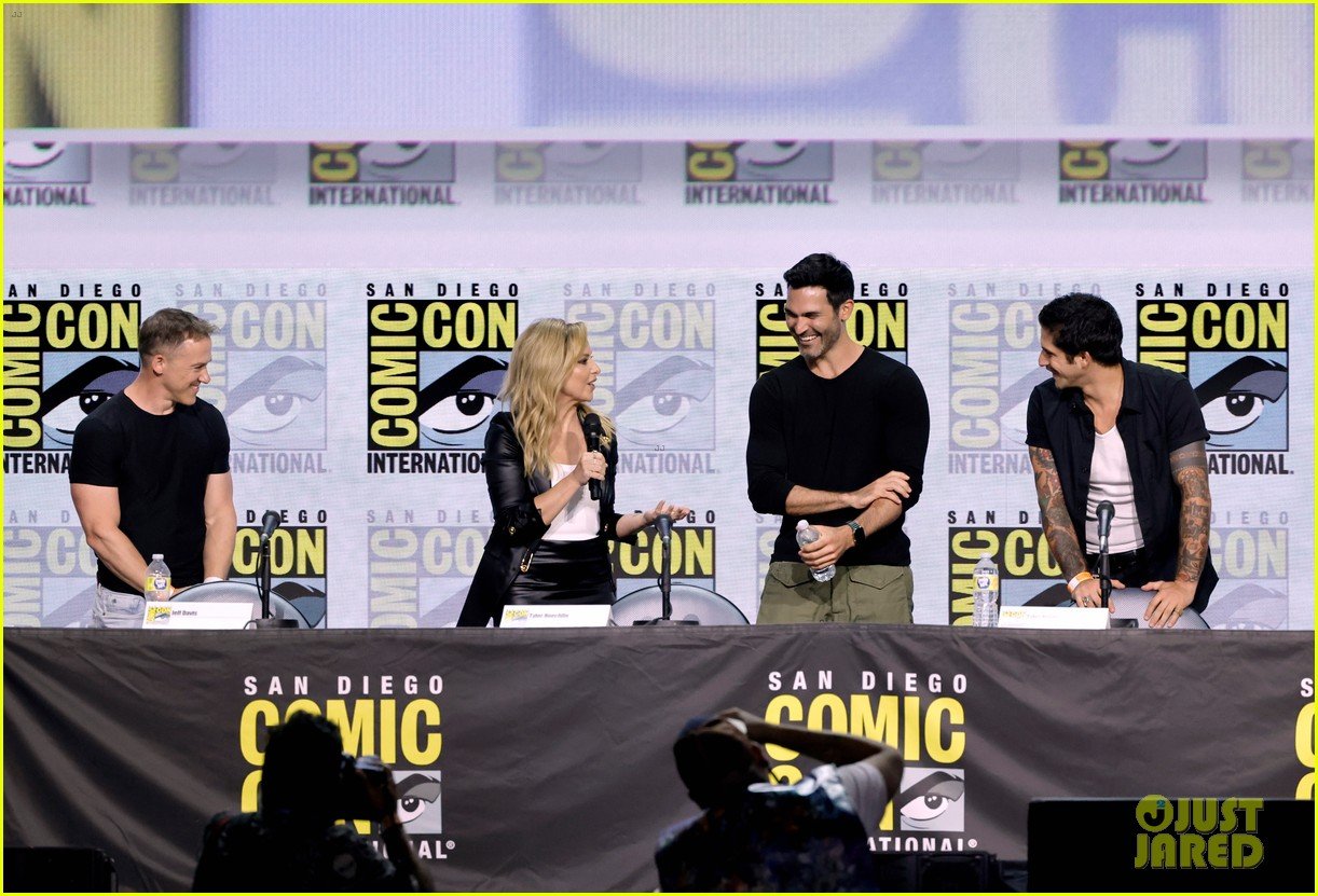 Full Sized Photo of sarah michelle gellar teen wolf comic con 20 ...