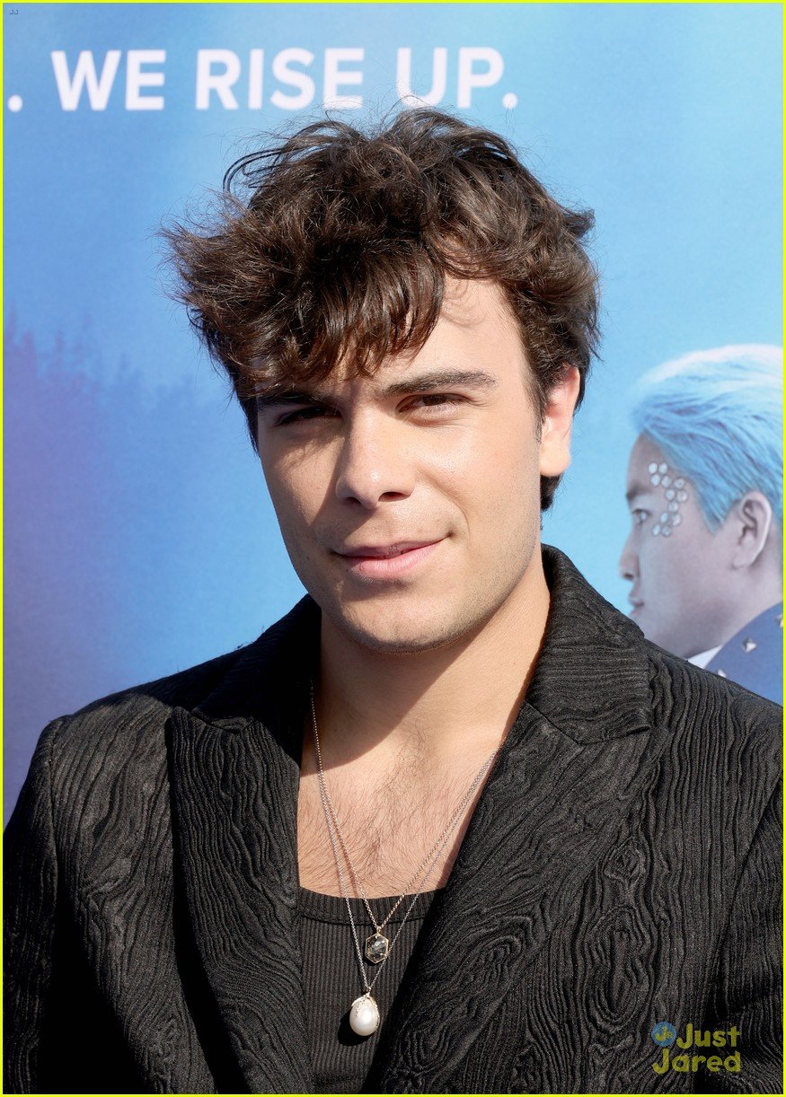 Full Sized Photo of milo manheim meg donnelly more premiere zombies 3 ...