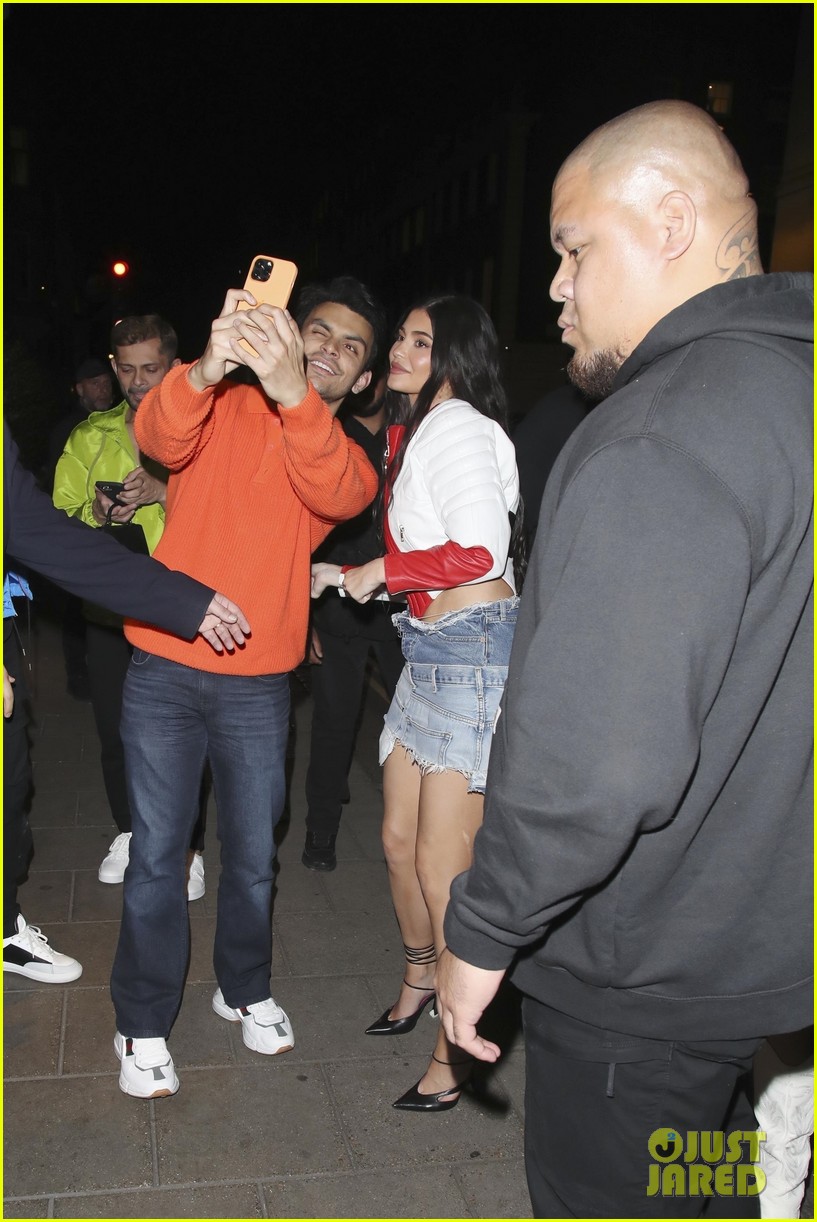 Kylie Jenner Coordinates Outfits With Travis Scott in London | Photo ...