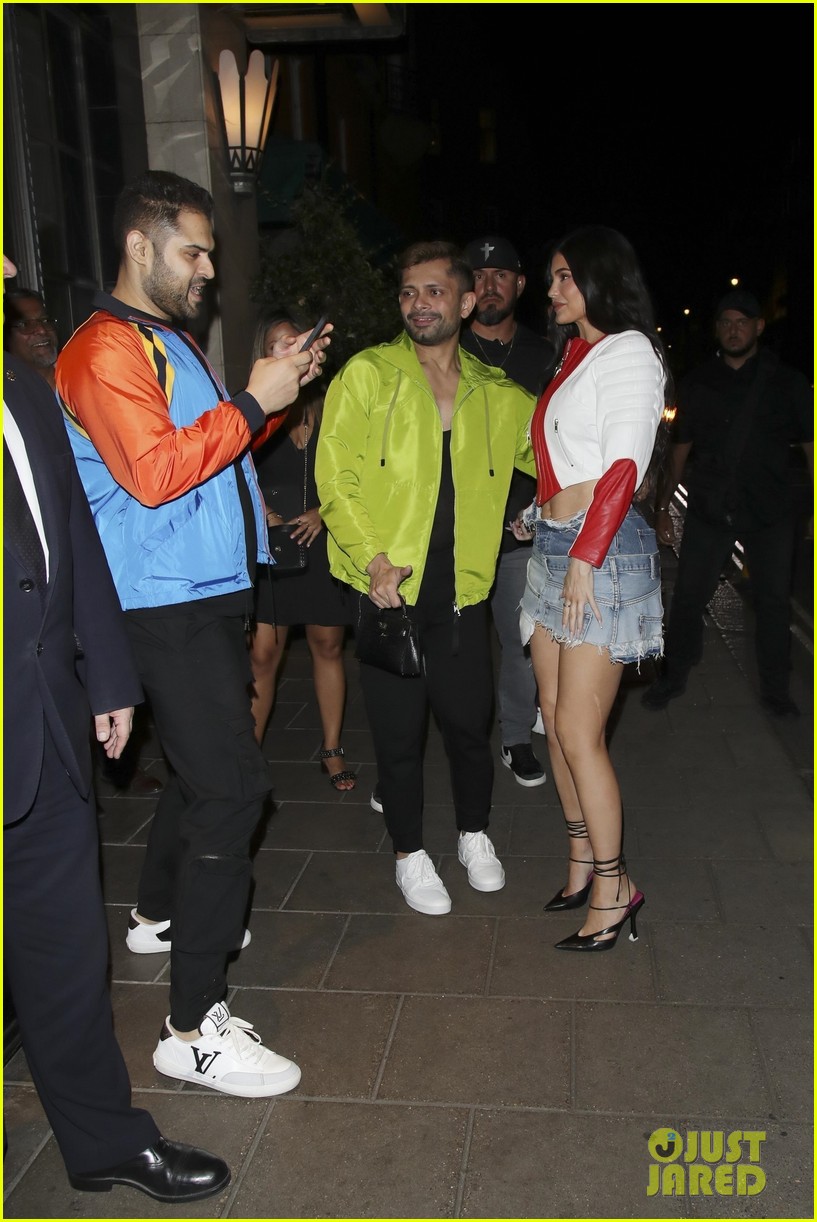 Kylie Jenner Coordinates Outfits With Travis Scott in London | Photo ...
