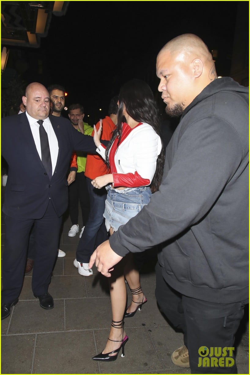 Kylie Jenner Coordinates Outfits With Travis Scott in London | Photo ...