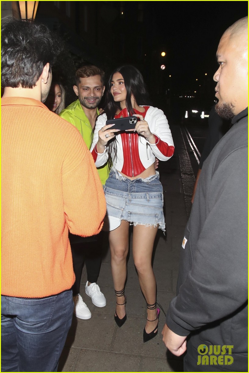 Kylie Jenner Coordinates Outfits With Travis Scott in London | Photo ...