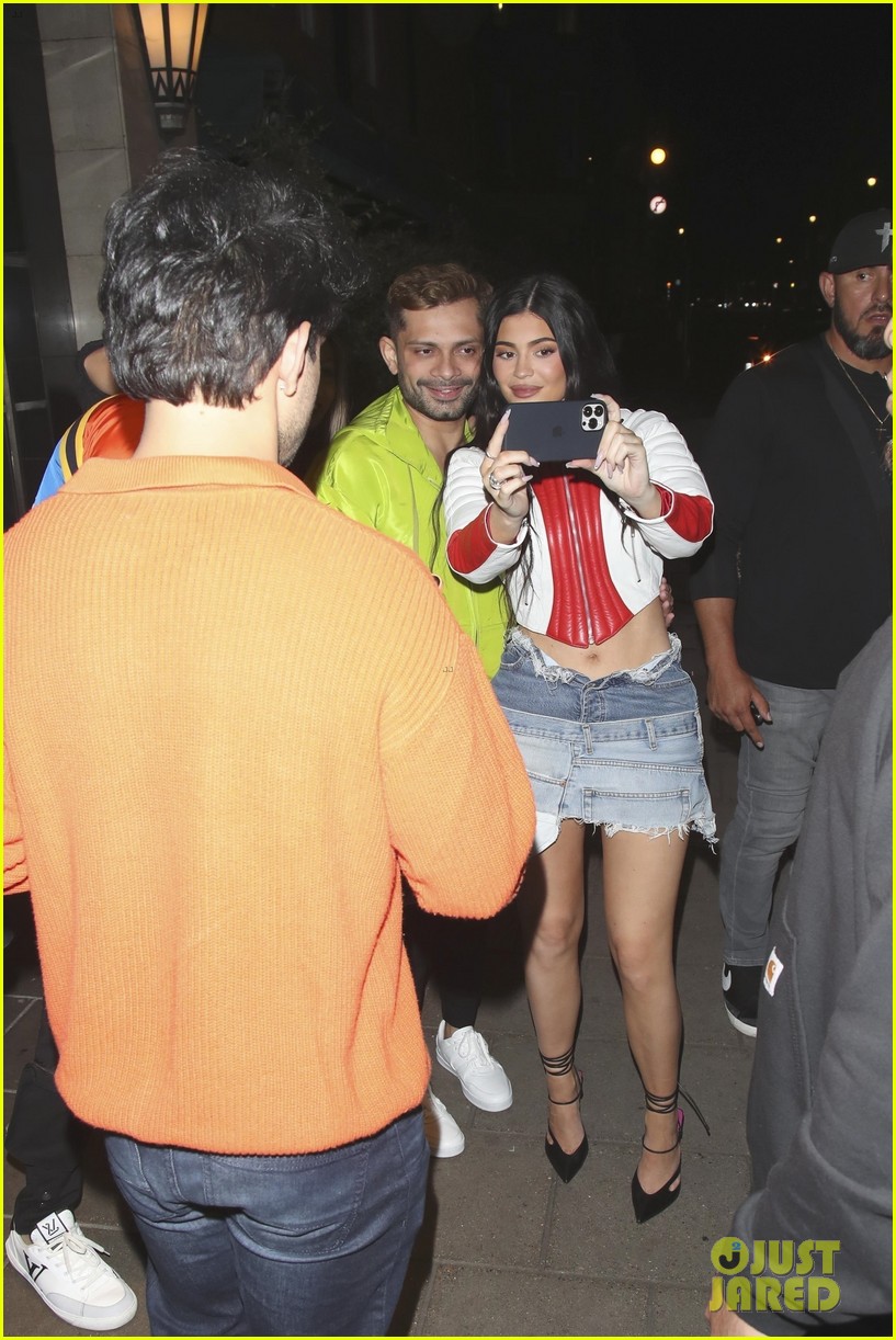 Kylie Jenner Coordinates Outfits With Travis Scott in London | Photo ...