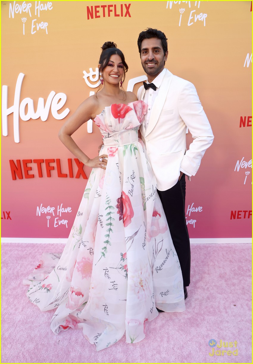 Maitreyi Ramakrishan Gets a Jaren Lewison & Darren Barnet Double Kiss ...