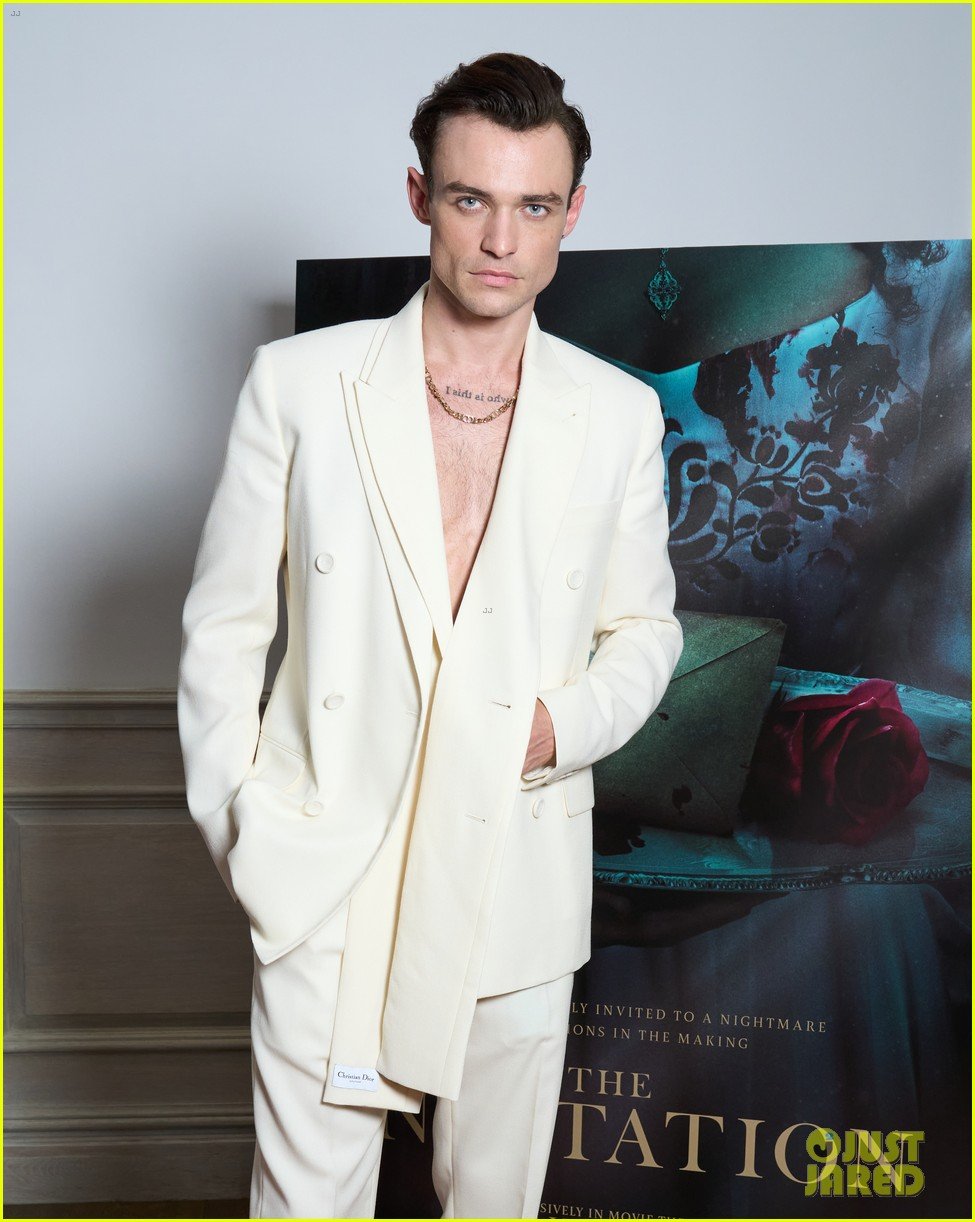 Full Sized Photo of thomas doherty nathalie the invitation premiere 15 ...