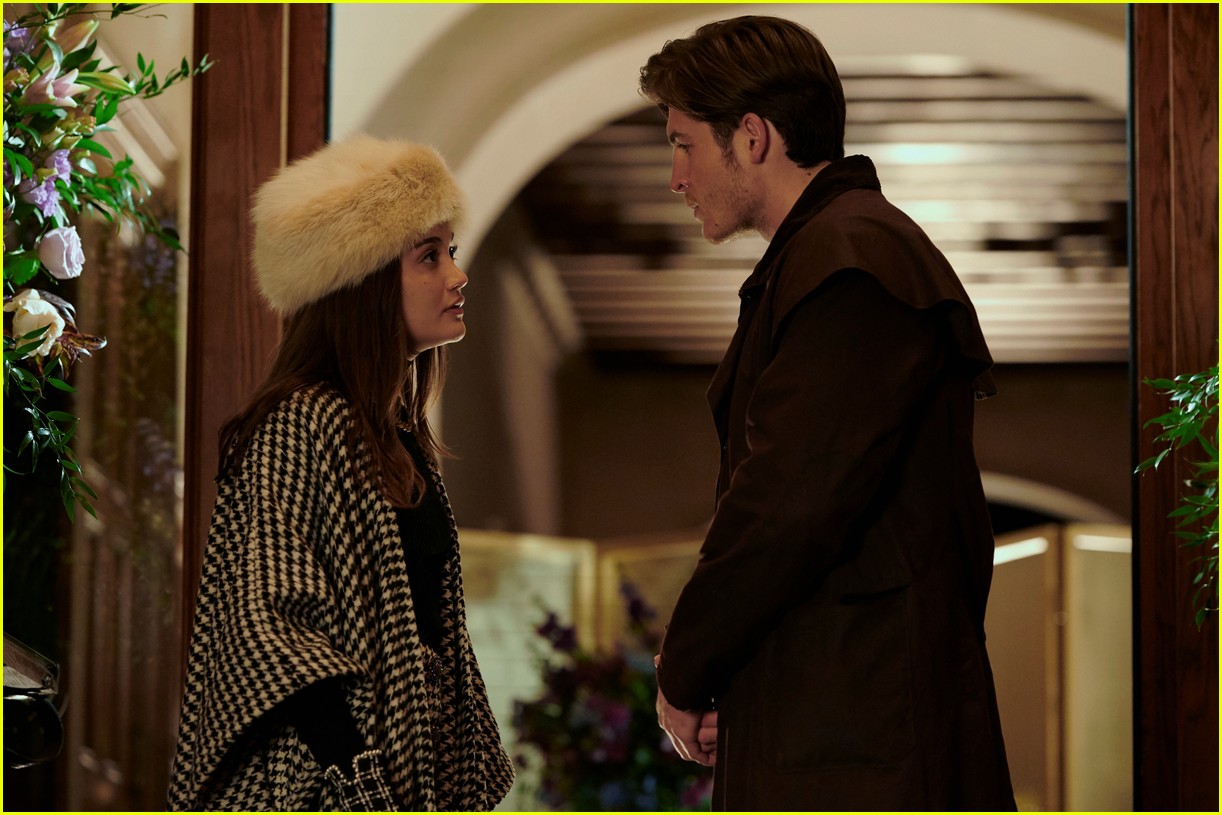 Sisi Stringer & Daniela Nieves Star In 'Vampire Academy' Trailer ...