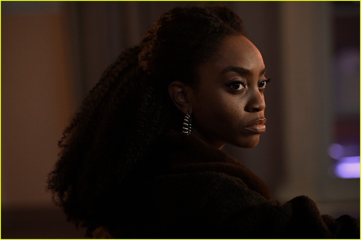 Sisi Stringer & Daniela Nieves Star In 'Vampire Academy' Trailer ...