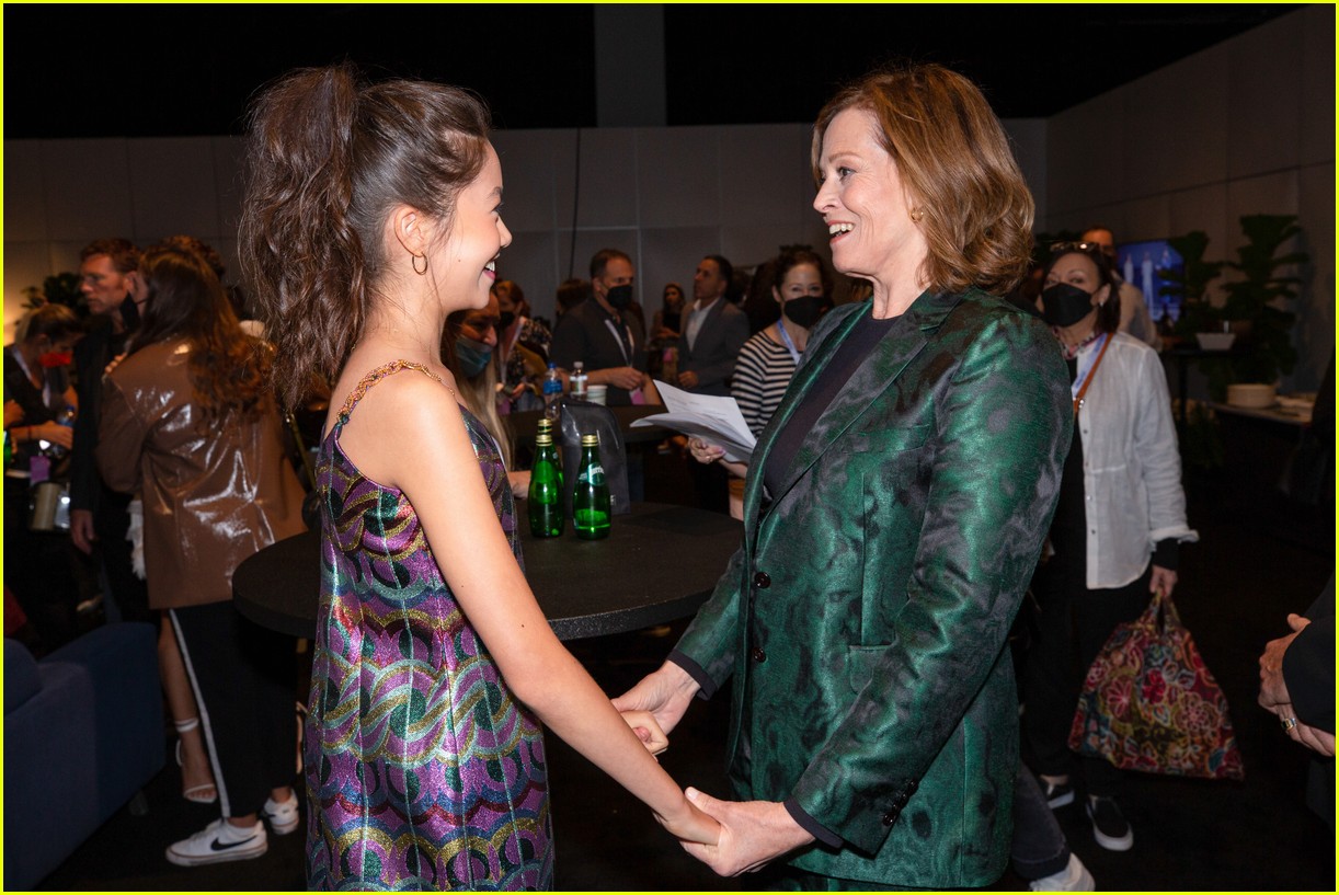 Avatar 2's Young Stars Step Out Together for D23 Expo! | Photo 1356546 ...